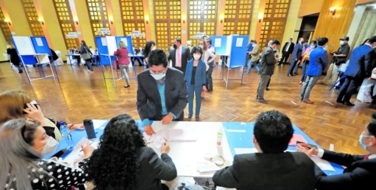 Personajes cuestionados están entre los candidatos a dirigir la junta directiva del Colegio de ...